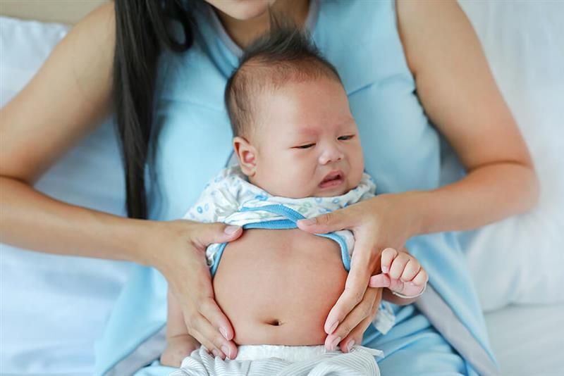 16 Cara Mudah Mengatasi Perut Kembung pada Bayi